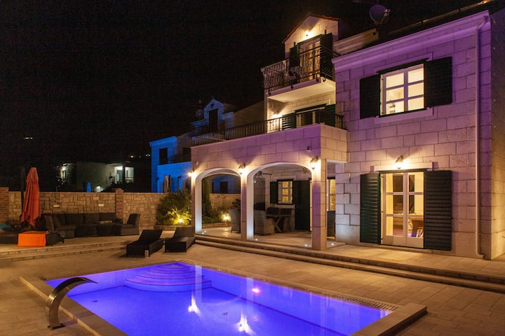 Luxuriöse Villa Mit Meerblick - Tučepi