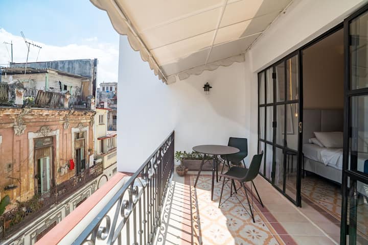 Luxury Top Location, 24h Service And Wi-fi - La Havane