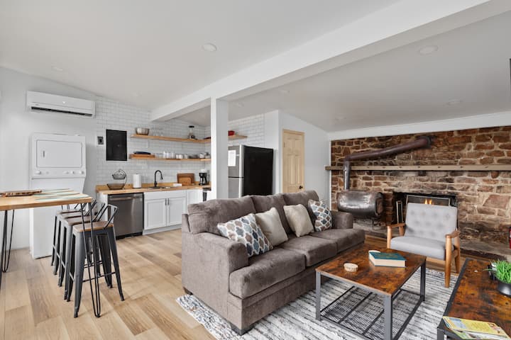 Lazy Lake Cabin W/ Mtn Views + Hot Tub + Ac +Wi-fi - Rileyville, VA