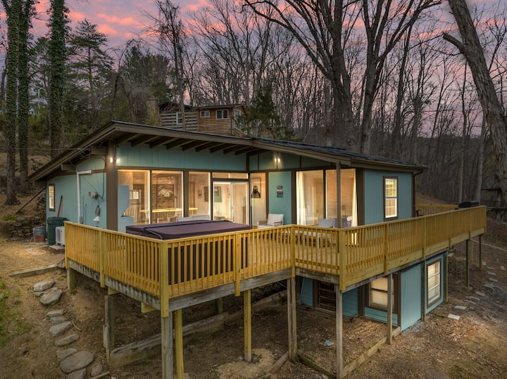 Lazy Lake Cabin W/ Mtn Views + Hot Tub + Ac +Wi-fi - Rileyville, VA
