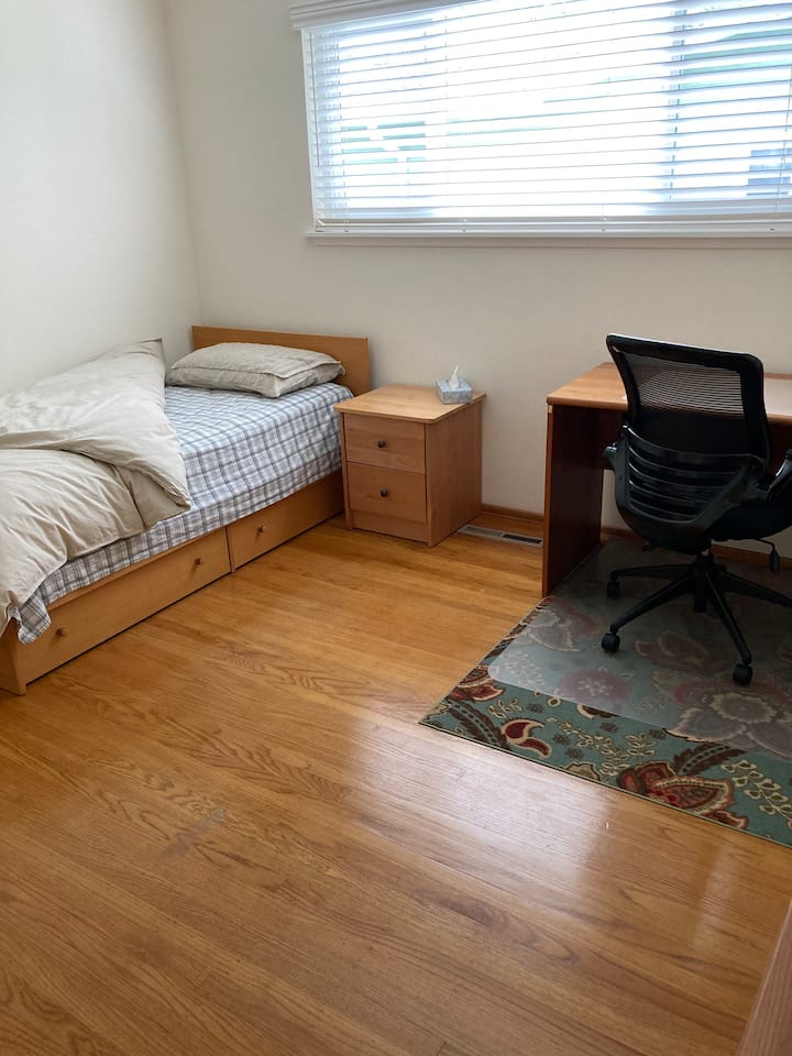 Bright Room In Cozy Home (B) - Kensington, CA
