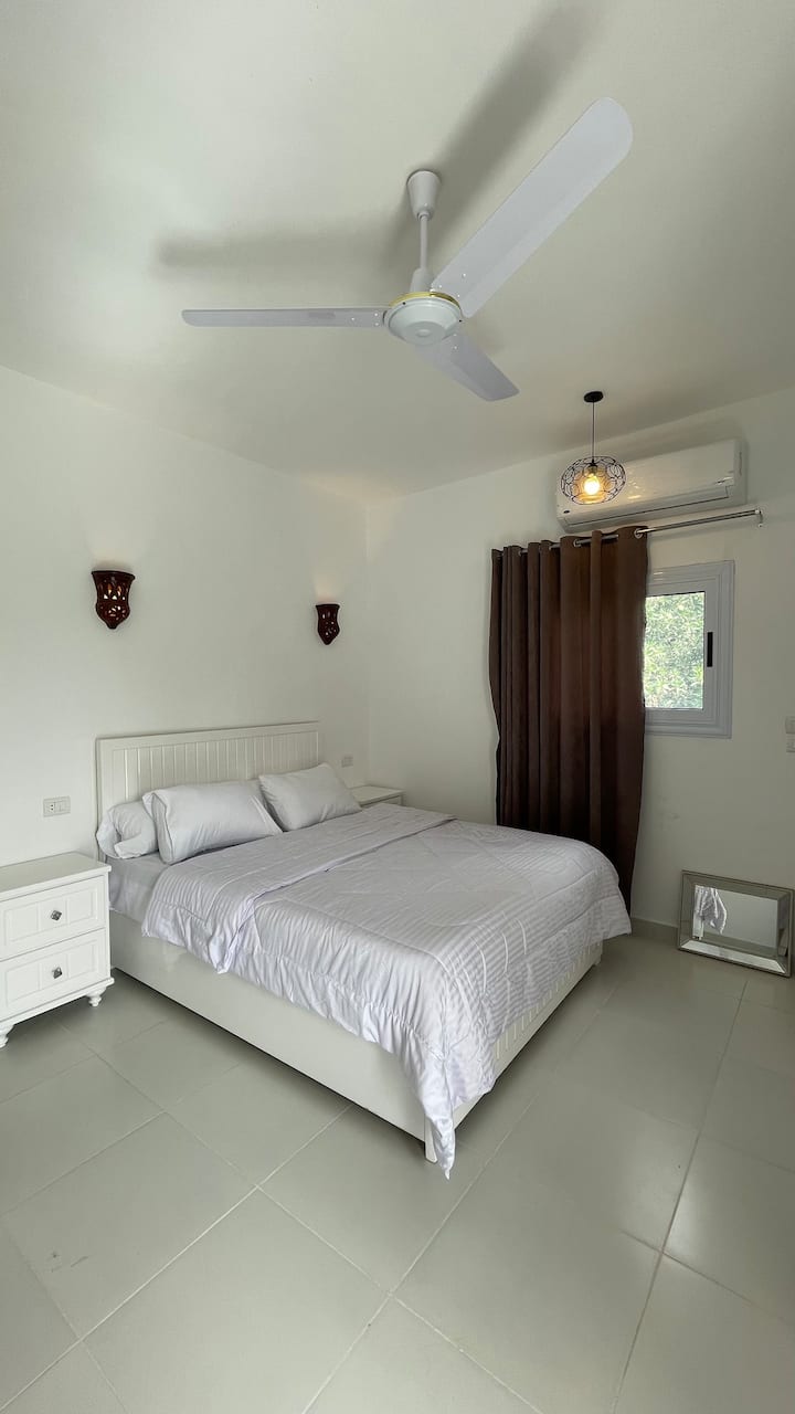 Moon House Queen Beds With Balcony Garden View - Lúxor