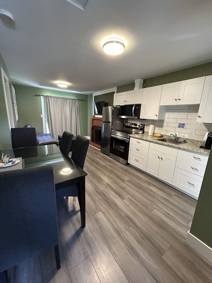Riverside Resort - Two Bedroom Standalone Cabin - Parksville