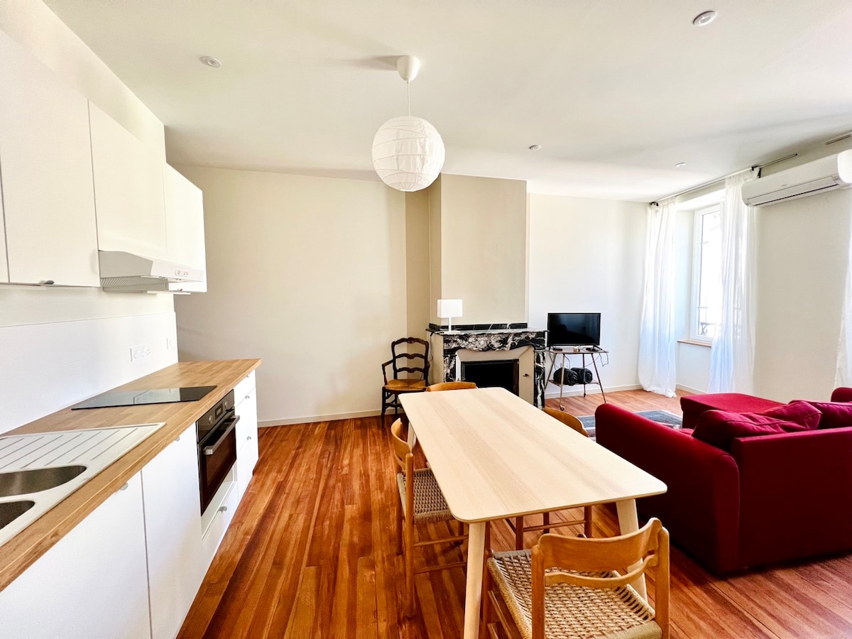 Elevator The Pyrenean parenthesis - Apartments for Rent in Bagnères-de ...