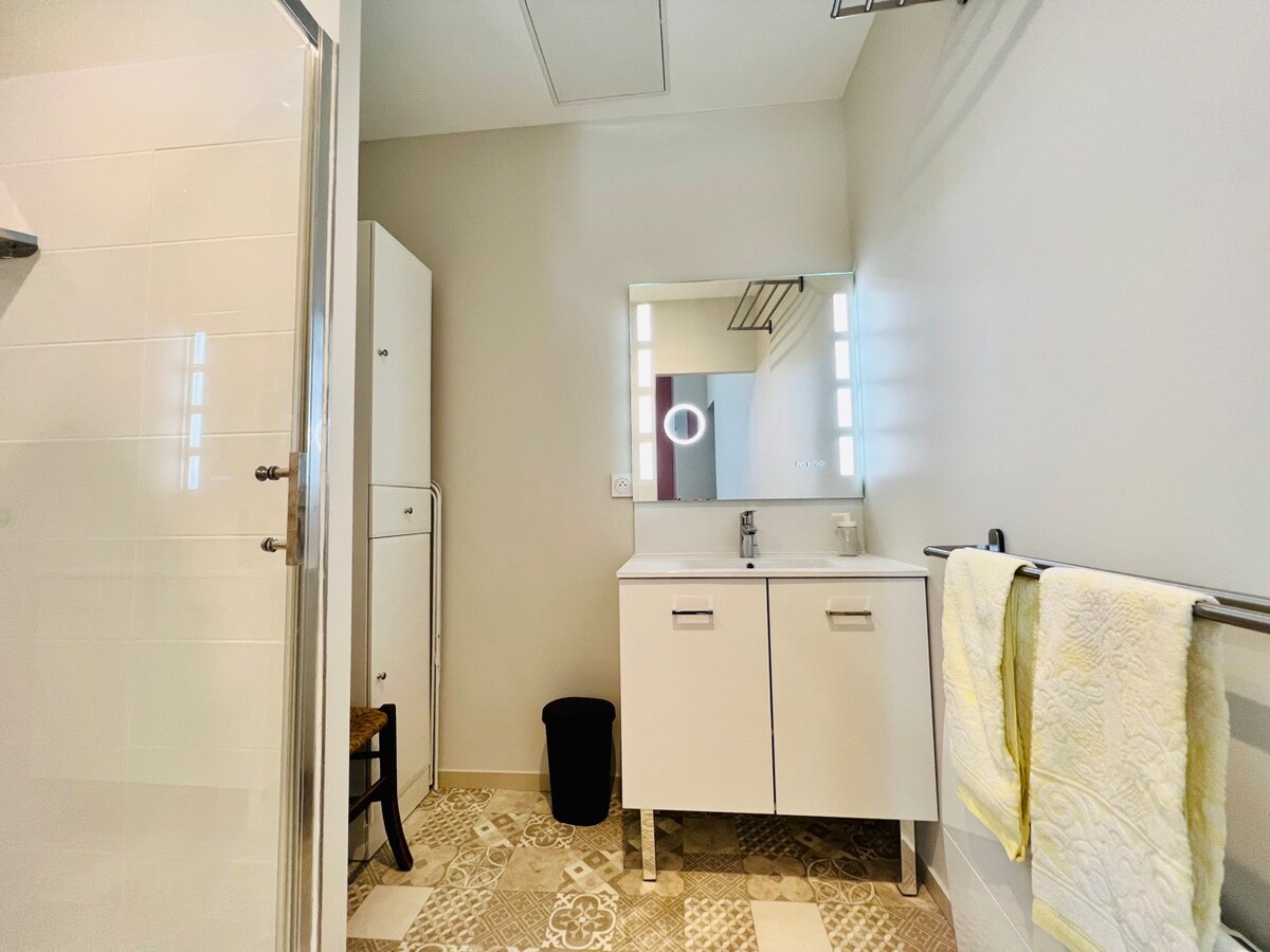 Elevator The Pyrenean parenthesis - Flats for Rent in Bagnères-de ...