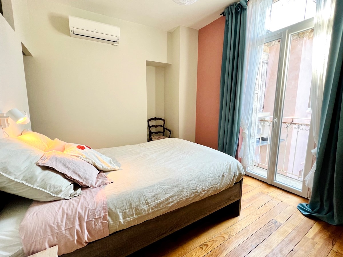 Elevator The Pyrenean parenthesis - Apartments for Rent in Bagnères-de ...