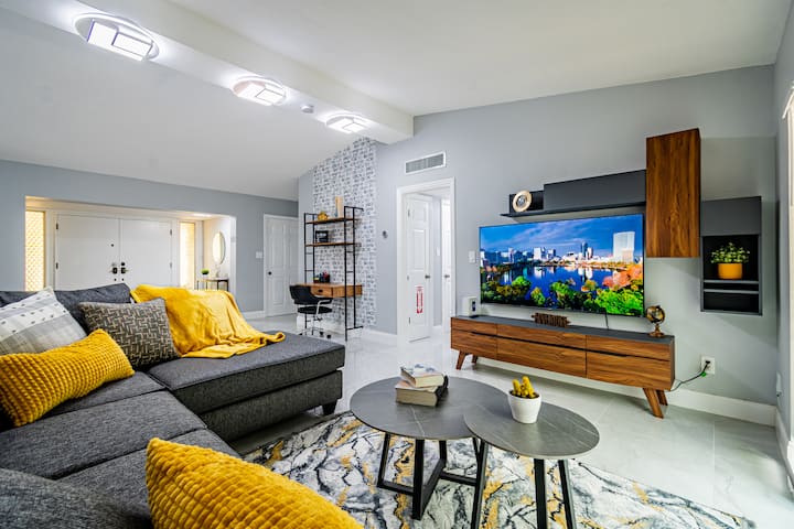 *New* Centrally Located Spacious Home W/ Backyard - Orlando