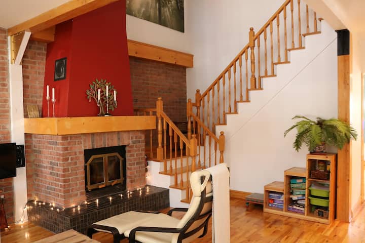 Jolie Maison De Ville Au Charme D'un Chalet - Montreal