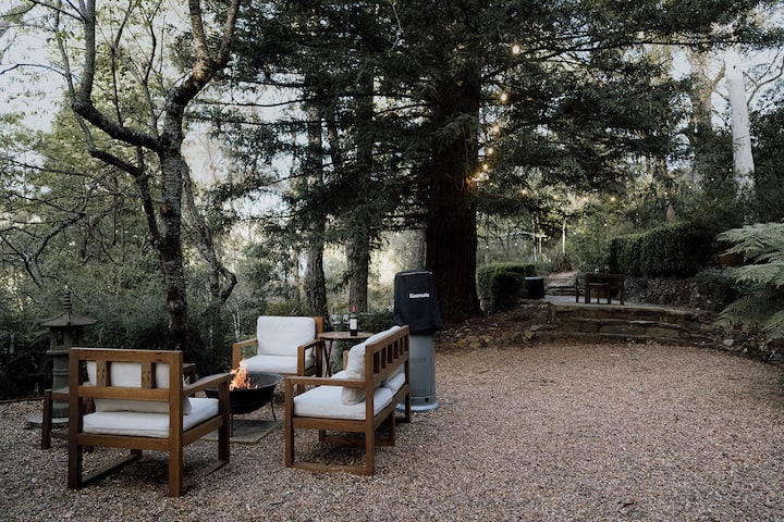 Sequoia Retreat: Relaxing Bush Cabin In Blackheath - Blackheath, NSW, Australia