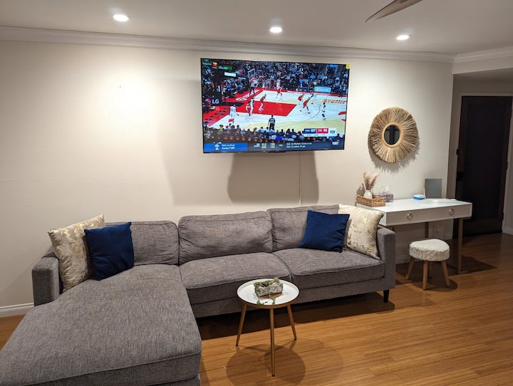 Beach Pad: Garage Parking + Ac +2 Min To Beach - Long Beach, CA