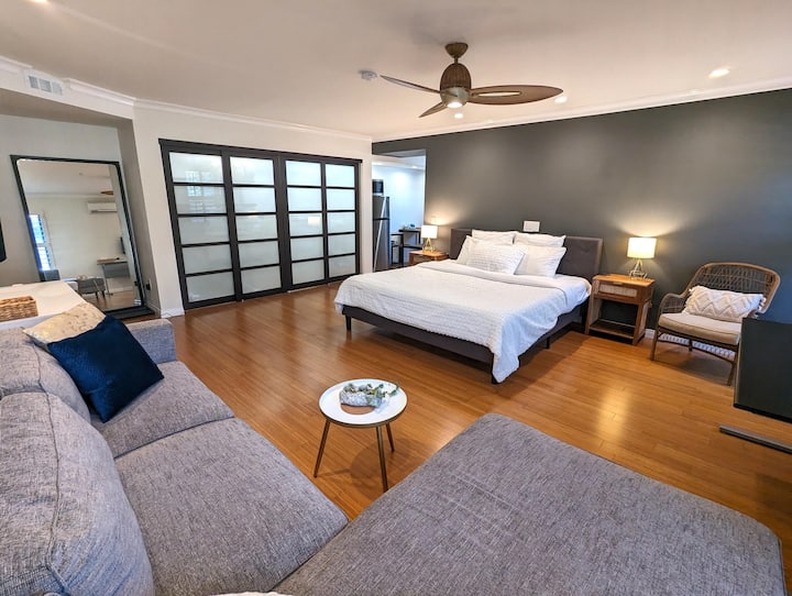 Beach Pad: Garage Parking + Ac +2 Min To Beach - Long Beach, CA