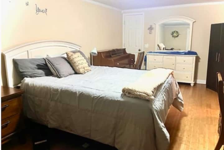 Cute Bedroom With Pool Awaits! - Gastonia, NC