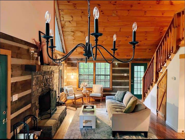 Mountain Cabin -Contemporary W/firepit & Fireplace - Waynesville, NC