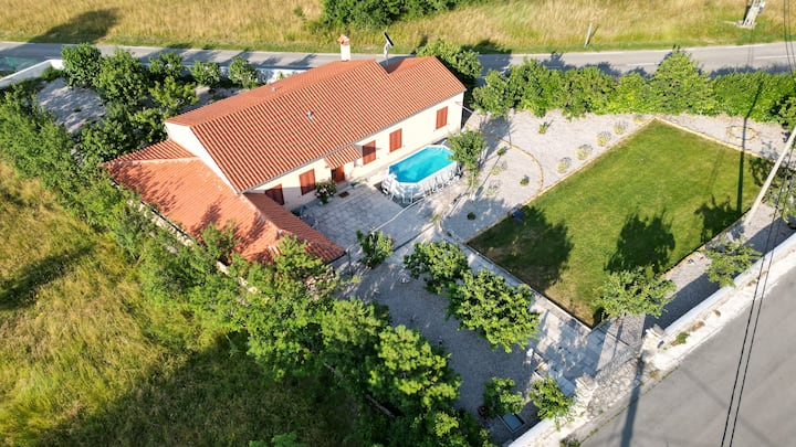 Hiša "Pod Slavnikom" - Szlovénia