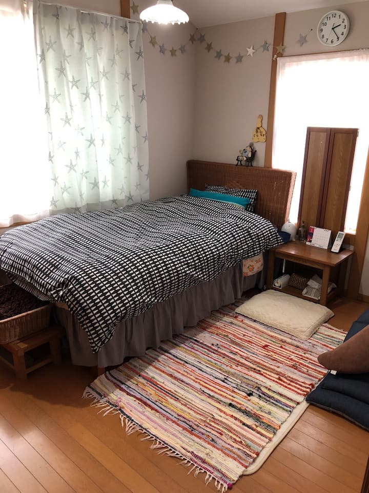 ペットと一緒に泊まれる、女性連れ専用宿のシングルルーム。 - Takamatsu