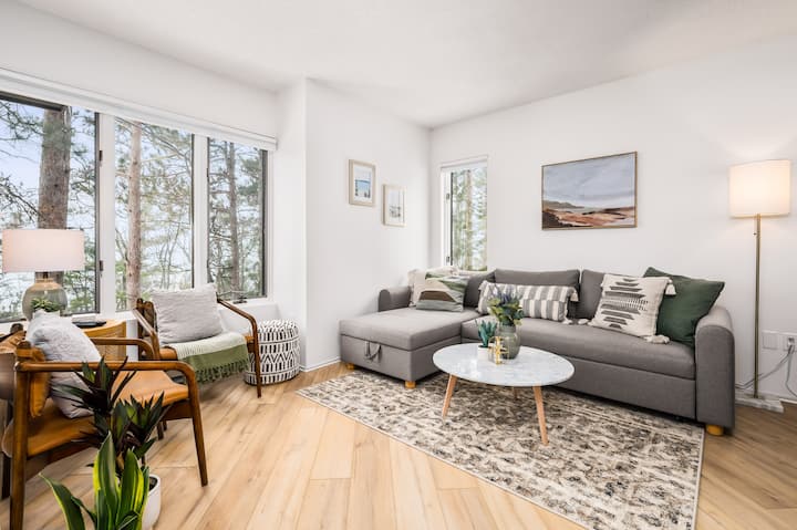 Hawks Nest Hideaway | 2br | Screened In Deck - Glen Arbor, MI