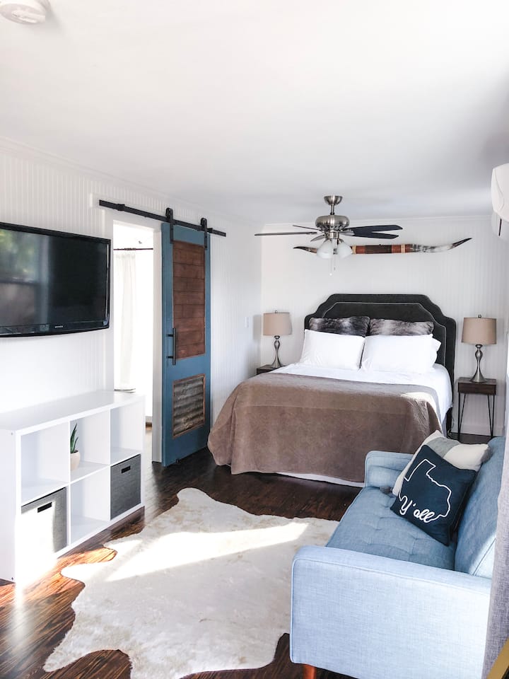 Cowtown Casita: Funky Meets Country - Fort Worth, TX