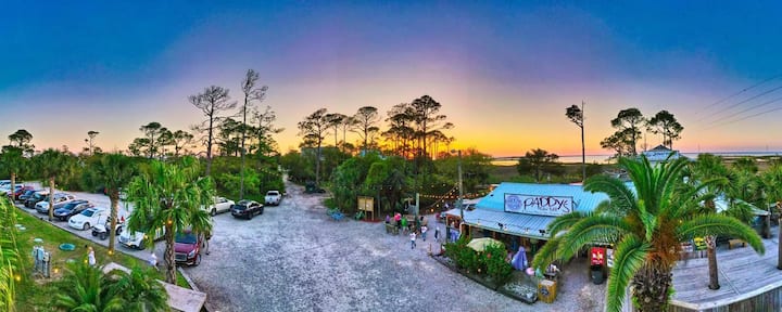 Fin's Hideaway At Paddy's Raw Bar - St. George Island, FL