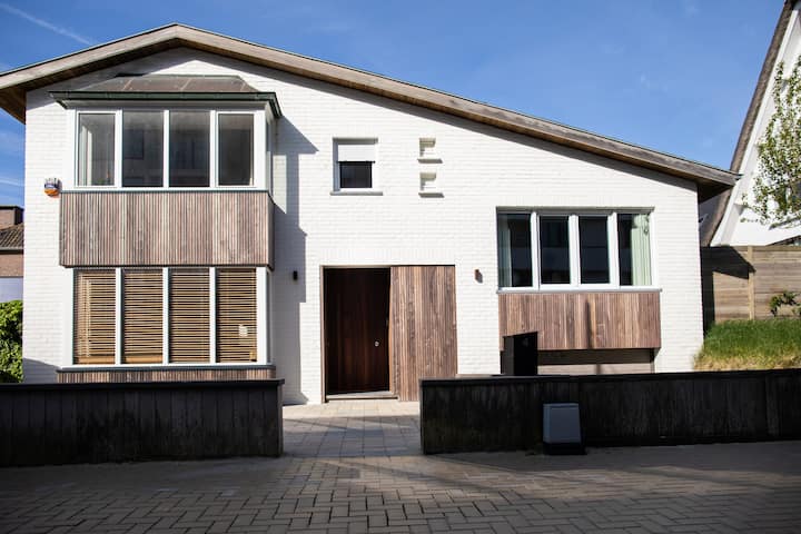 Villa Mistral : Strandhuis Voor 10 Personen - Blankenberge