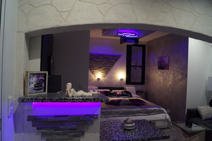 L'escale Romantique Jacuzzi & Piscine Privatisés - Marseille