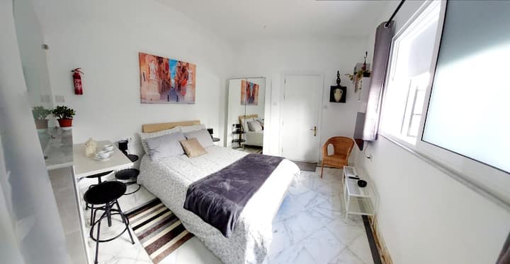 Private Studio Near Beach With Outside Space 2 - Malta
