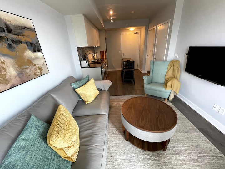 Lovely 1 Bedroom Condo & Parking - Toronto