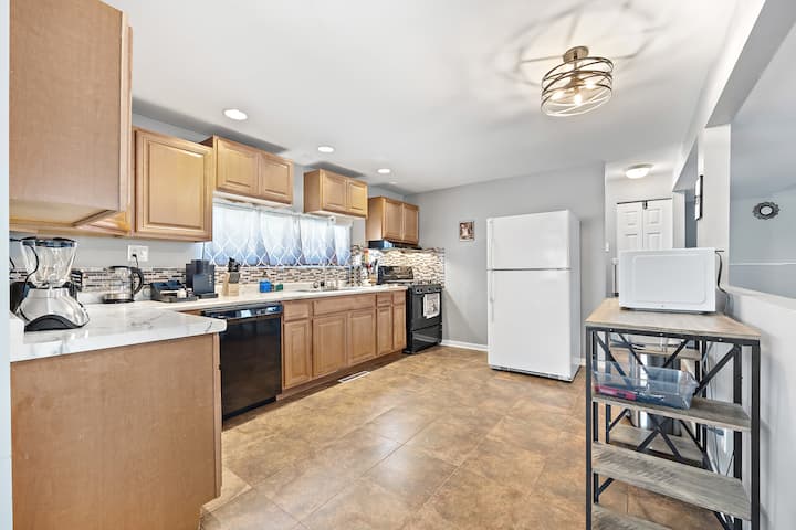 3bd Home/5 Beds/gameroom/office/wifi&parking - Oswego, IL
