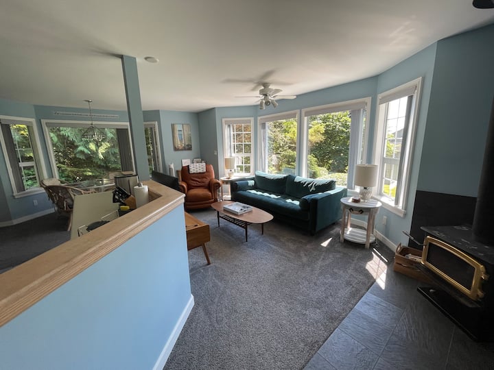 Blue Hart Cottage - Steps To The Beach! - Sechelt