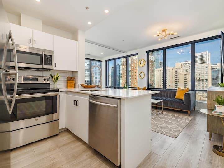 Chic & Central 1 Br Downtown Apartment With Views! - Vancouver