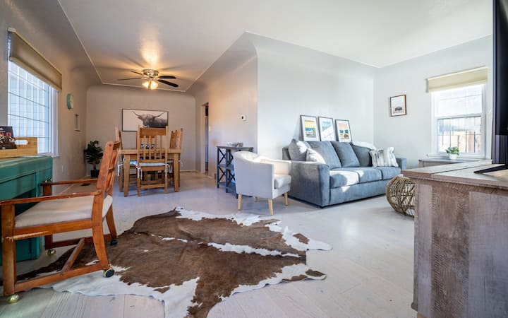 Historic, Updated Home In Downtown Cody! Sleeps 5. - Cody