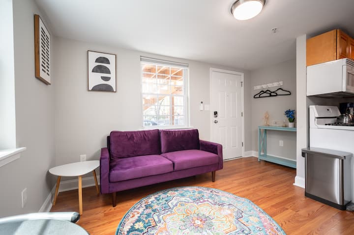 Stylish Studio | Free Parking Near Metro - Maryland