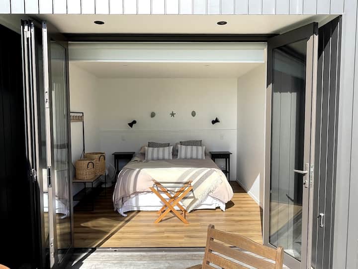 Sea View Road Cottage - Waiheke Island