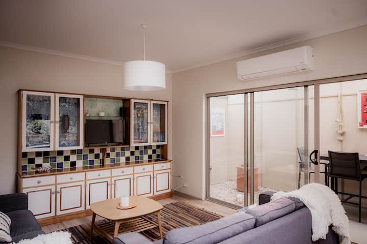 Twelve30-airport, Golf, Beaches, Wine And Trails. - Hobart