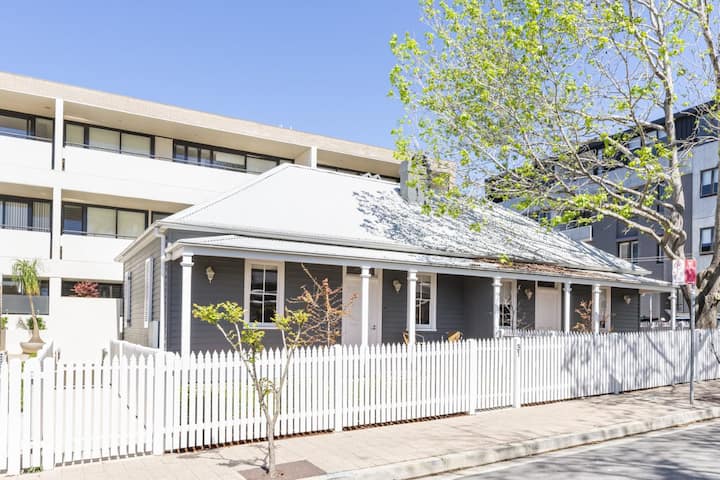 Cosy Heritage Cottage - Crows Nest