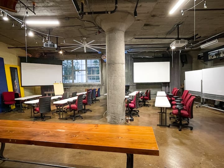 Beautiful Space, Tech, Dual Screens With Audio. - Berkeley