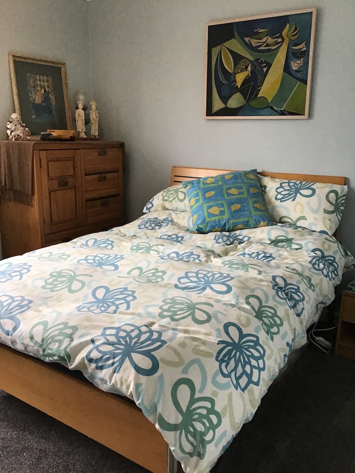 Artist's Quiet Cosy Home - Frome