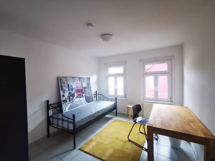 Urbanes Zimmer In Gäste-wohnung (3) - Stuttgart