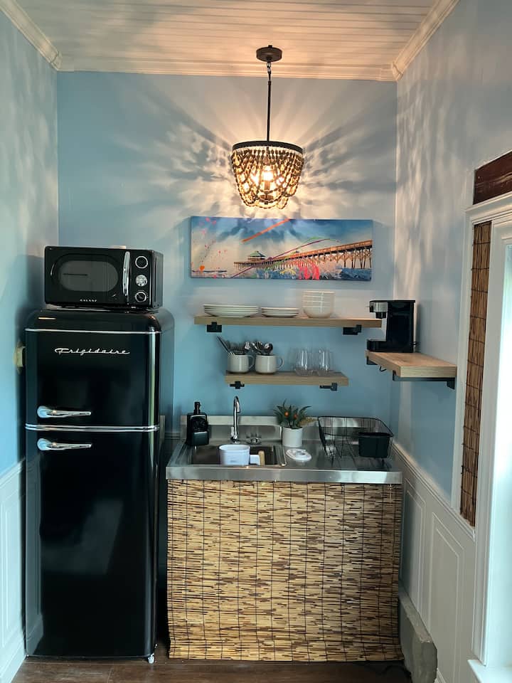 *Folly Beach Minutes Away* - Folly Beach, SC