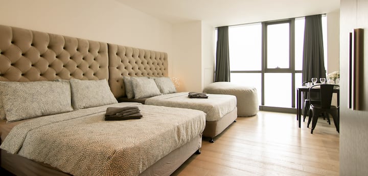 Spacious Century Spire 2 Queen Beds Netflix 55" Tv - Manila