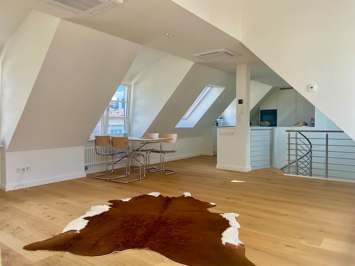 Top Saniertes Altbauloft! - München