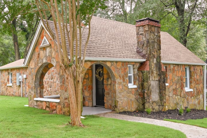 Greenville's Stone Cottage - Close To Downtown - Saluda Lake, SC