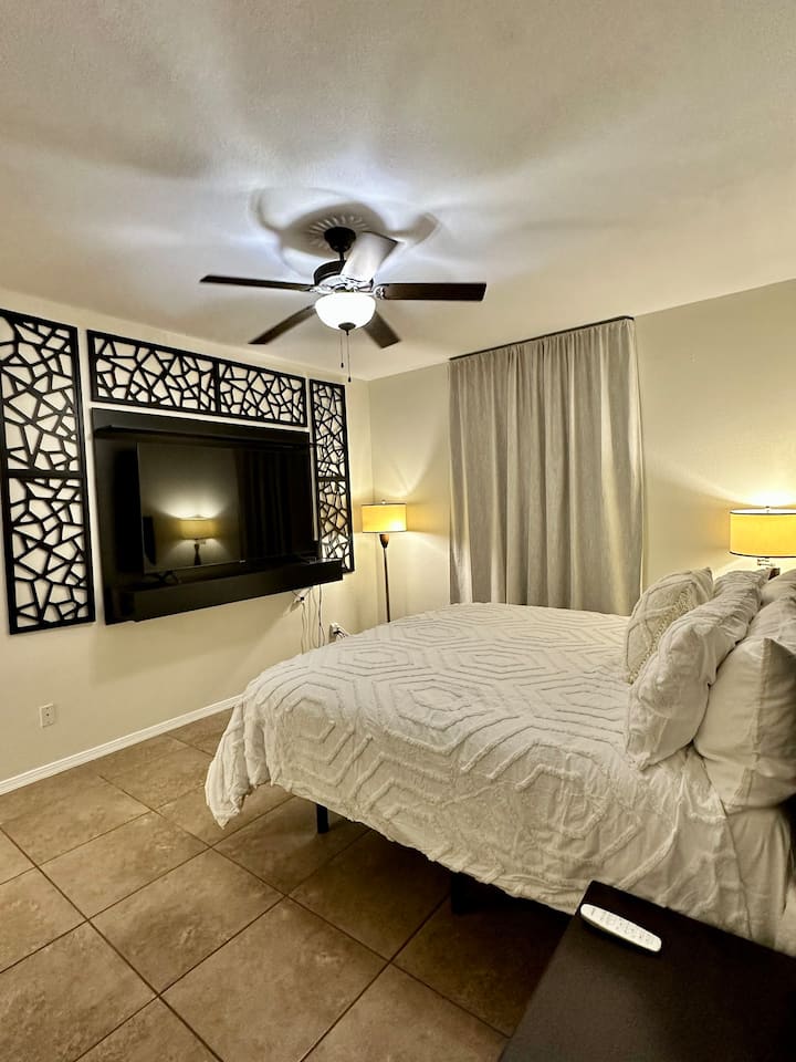 Casa Desert Jewel, 4 Bd, 2 Ba, 2 Ga - El Paso, TX