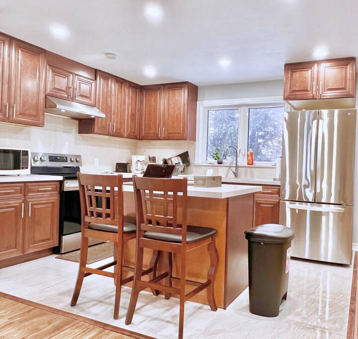 Sunny Ensuite Room Near University & Transit - Vaughan