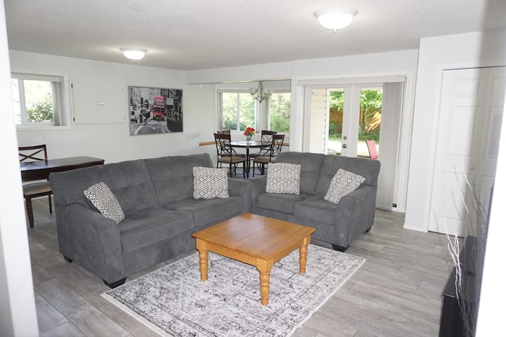 Georgia View Airbnb - Nanaimo