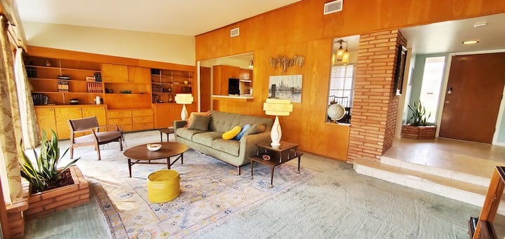 Step Back In Time! Grandma's House Is Super Cool. - Alamo Heights, TX