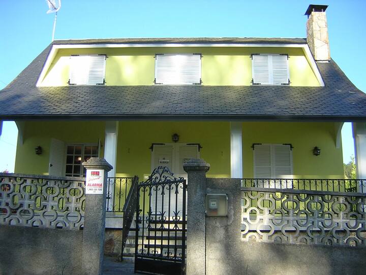 Casa Con Jardín En La Playa - Fene