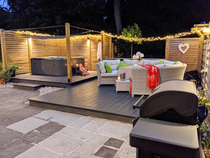 Luxury Barn, Log Fire & Hot Tub Near Ludlow - Strefford