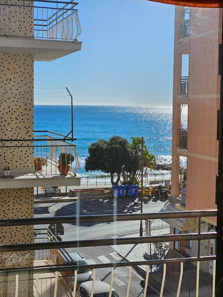 Appartamento Centrale Sul Mare Con Parcheggio - Laigueglia