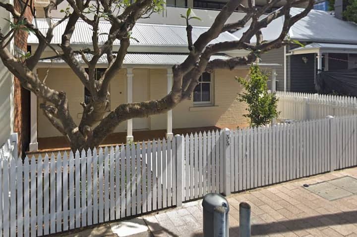 Homey Heritage Cottage - Crows Nest
