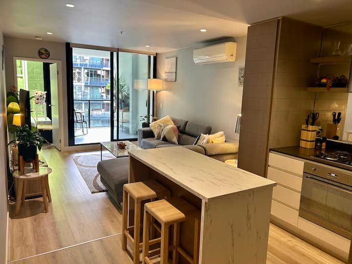 Riverside + Pool & Gym Private Ensuite Room - Melbourne